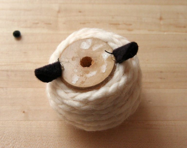 yarn wrapped spool animals - Wee Wonderfuls